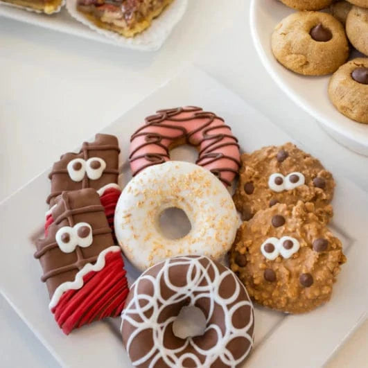 Bosco and Roxy's Woof it Down | Oh Fudge! – Petland Canada